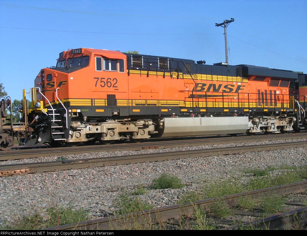 BNSF 7562